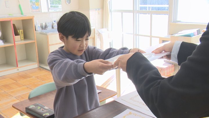 さあ、冬休み 全校児童13人の小学校で2学期の終業式 | TBS NEWS DIG