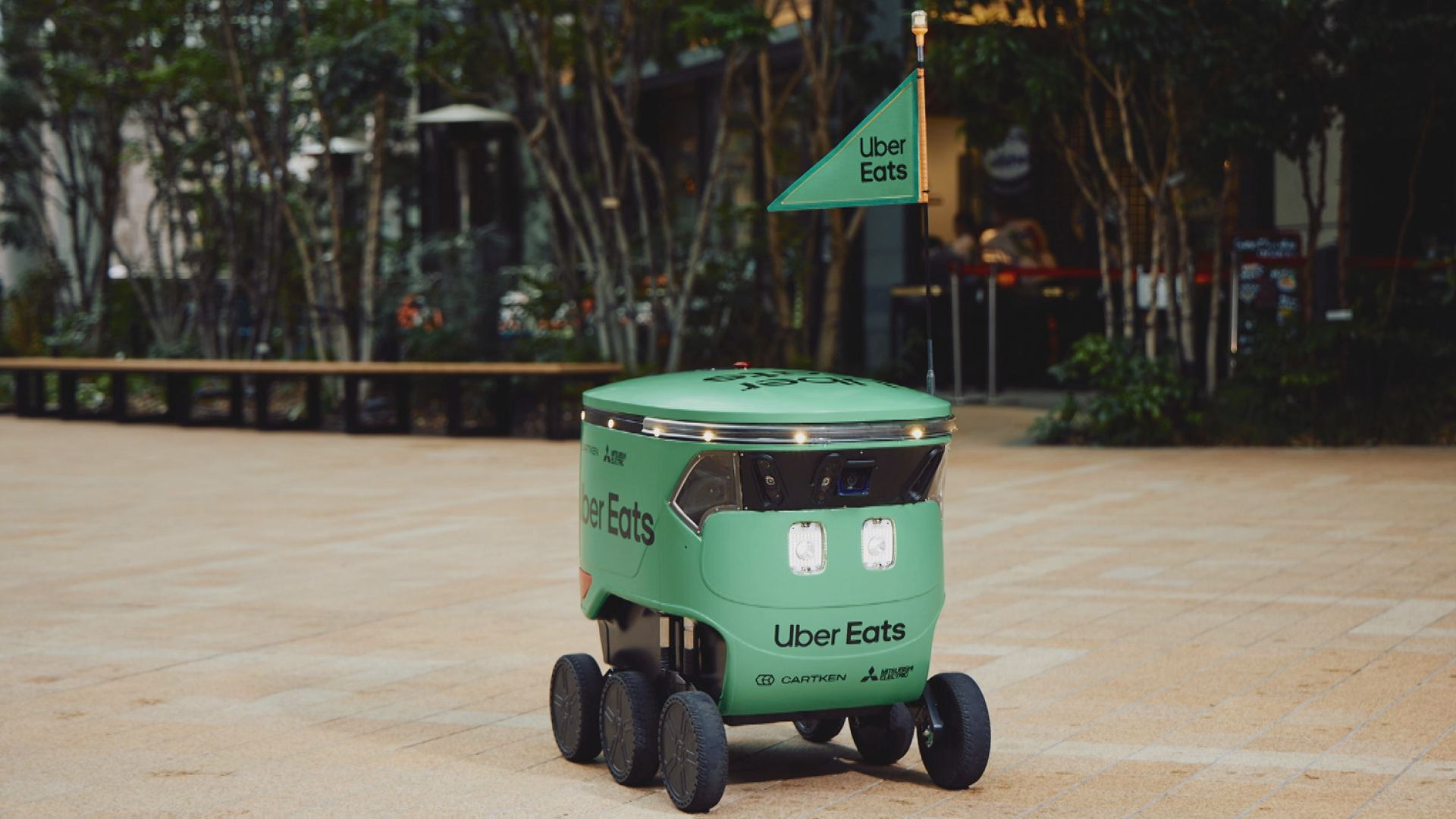 Uber Eats 来月中に自立走行AIロボットで配達開始 | TBS NEWS DIG