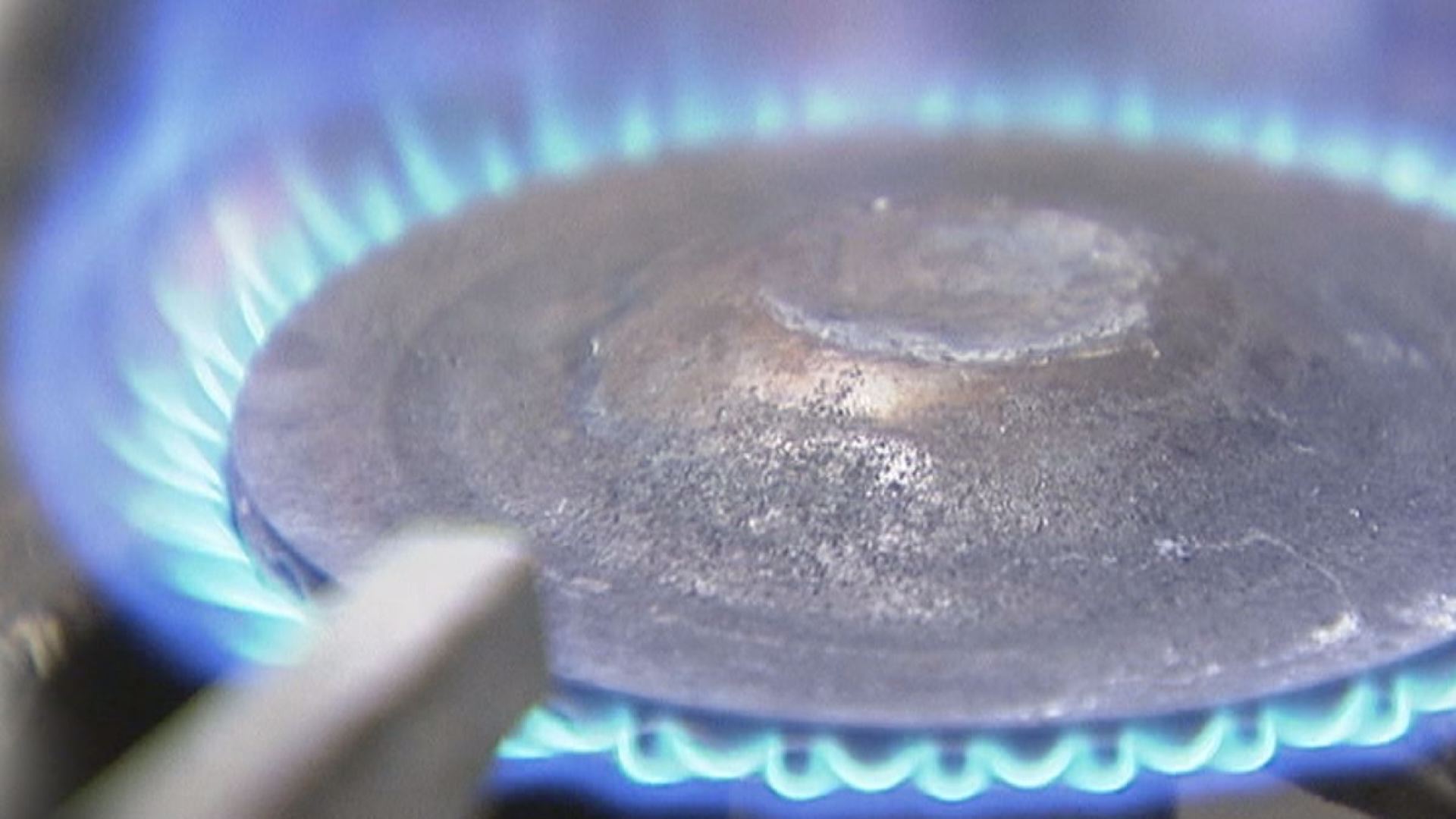 LPガス契約者に1200円支給 ガソリン価格抑制に向け給油所の経営合理化促進事業の創設も 物価高への対応を拡充 総額101億円の11月補正予算案を決定 | TBS NEWS DIG